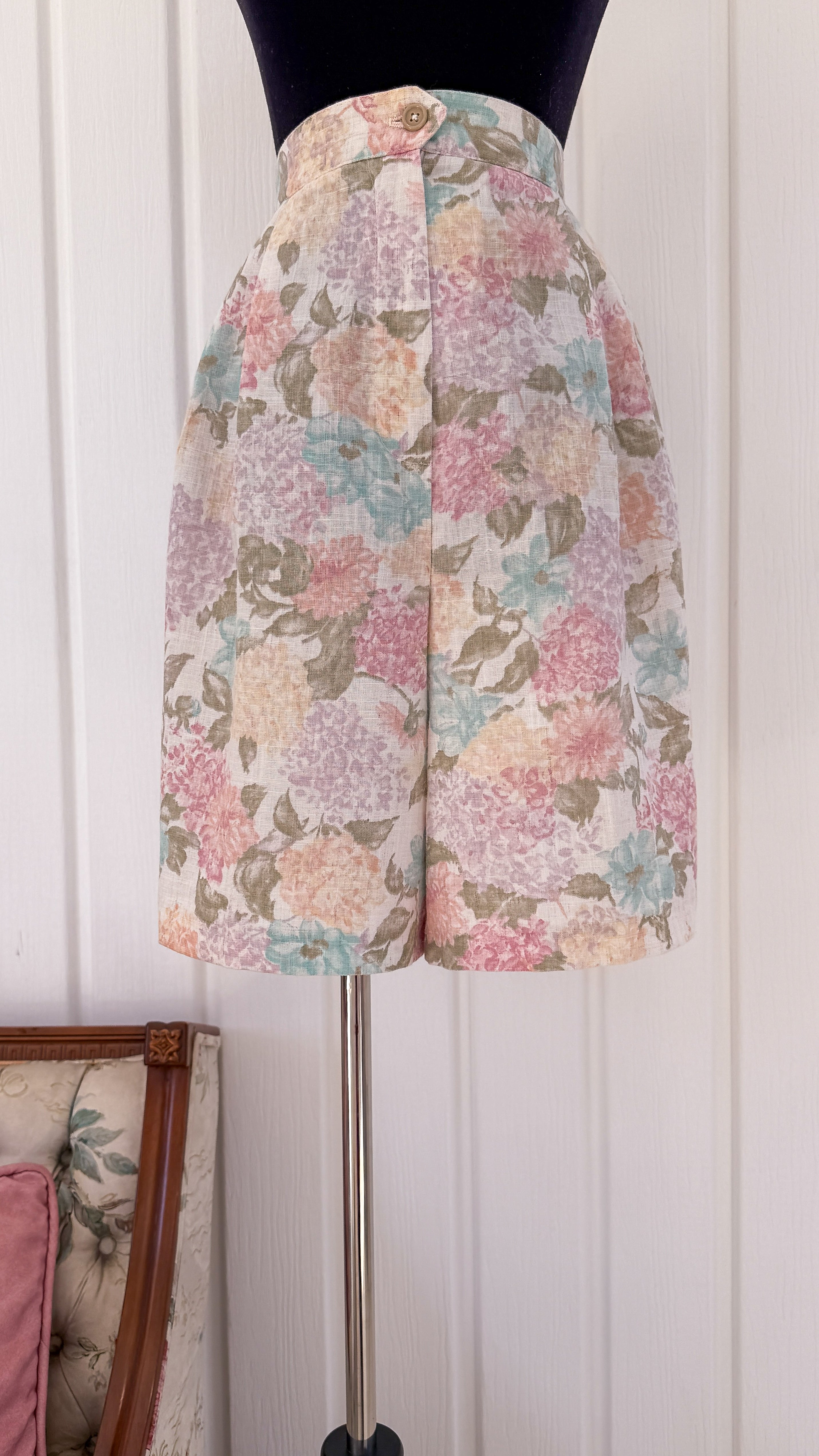 Bermuda beige fleuris pastel- large – Friperie Marie-Antoinette